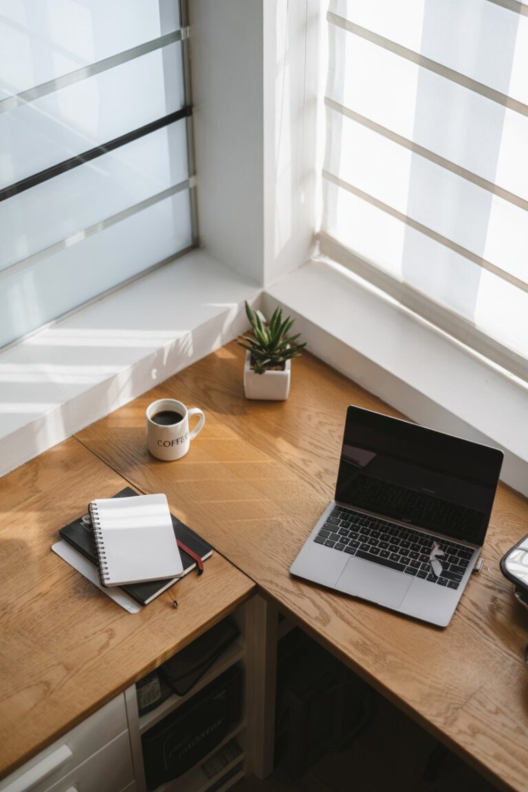 Small Office Ideas to Maximize Space and Productivity - curatedsoftly.com